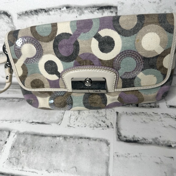 Coach | Bags | Coach Kristin Graphic Op Art Large Wristlet Multicolor ...
